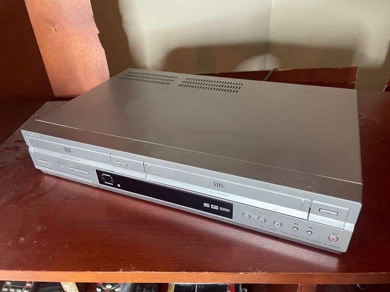 Sony VHS/DVD Player - Halfhill Auction Group
