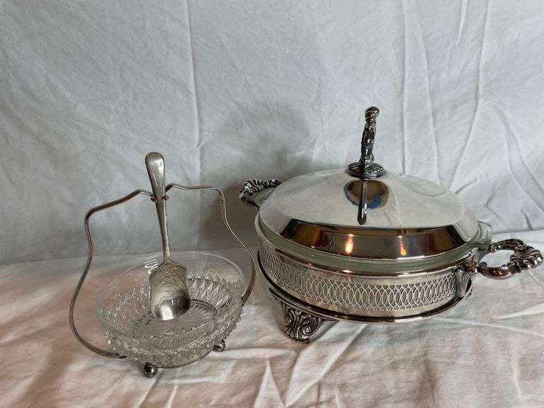Silver Colored Pyrex Stand With Lid - Halfhill Auction Group
