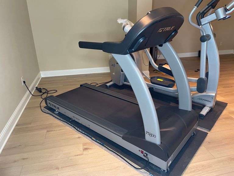 True PS 800 Treadmill - Halfhill Auction Group