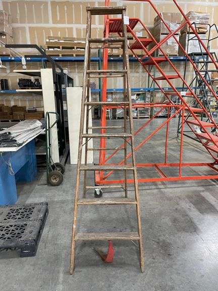 9 FOOT LADDER - Dallas Online Auction Company