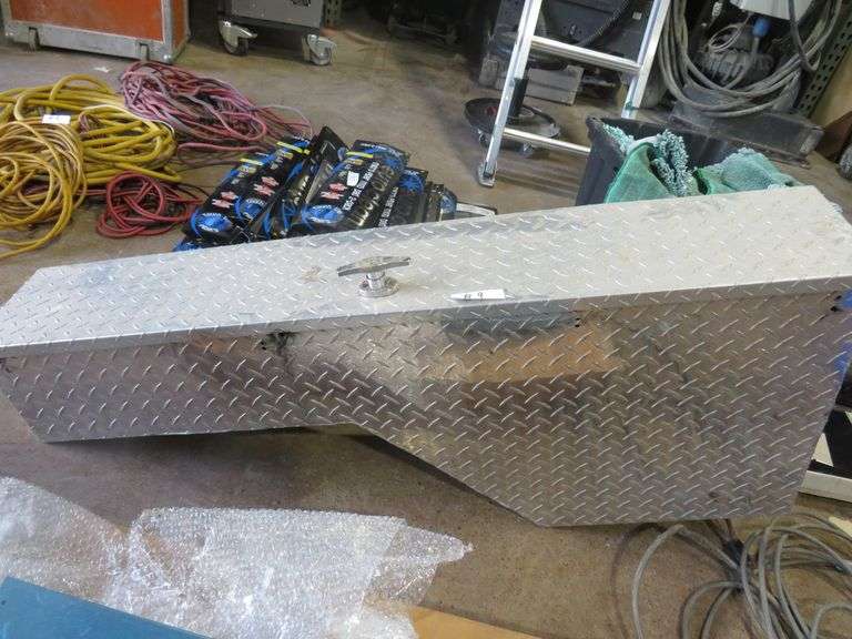 Bright Aluminum Driver-Side Truck Fender Tool Box (Heavy Packaging ...