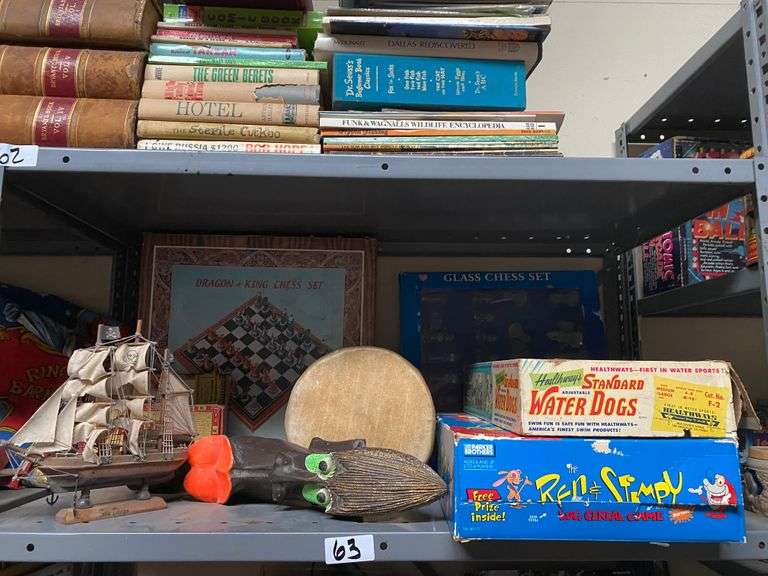 ASSORTMENT OF GLASS CHESS SET STANDARD WATER DOG FLIPPERS REN AND ...