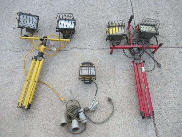 A LOT OF CONSTRUCTION CONTRACTOR GRADE LIGHTING ON TRIPODS - Dallas ...