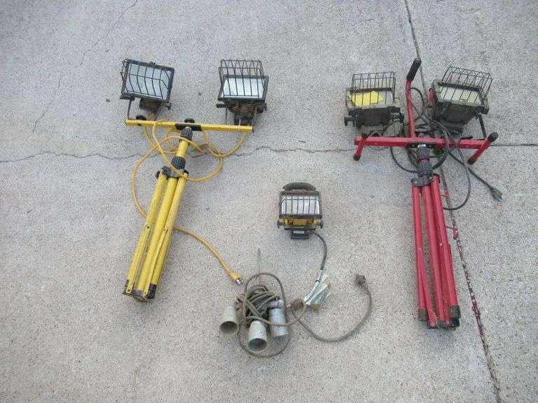 A LOT OF CONSTRUCTION CONTRACTOR GRADE LIGHTING ON TRIPODS - Dallas ...
