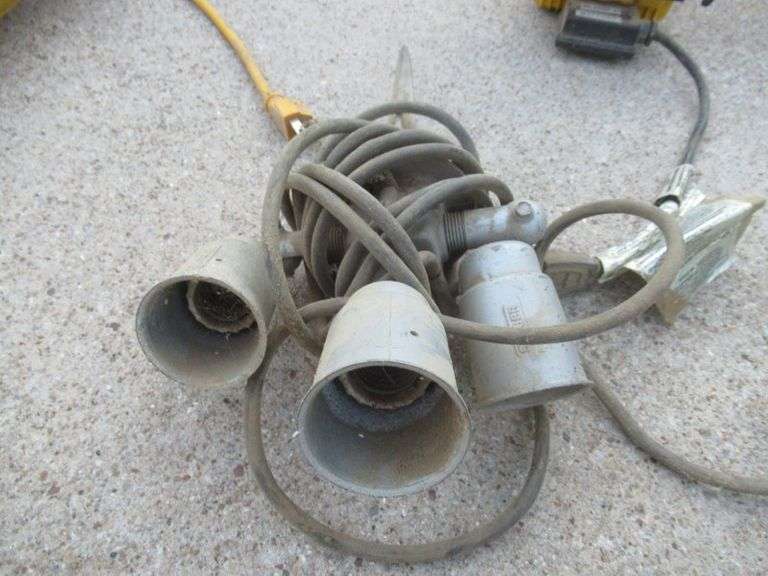 A LOT OF CONSTRUCTION CONTRACTOR GRADE LIGHTING ON TRIPODS - Dallas ...