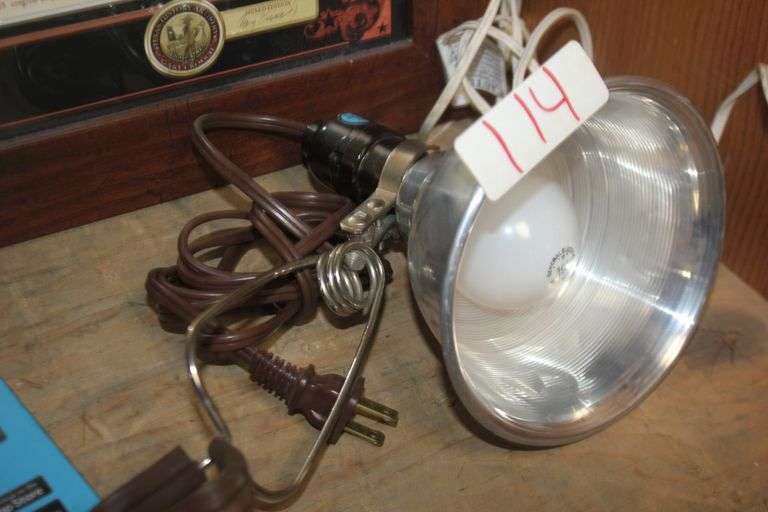 60 WATT HANDHELD LIGHT - Dallas Online Auction Company