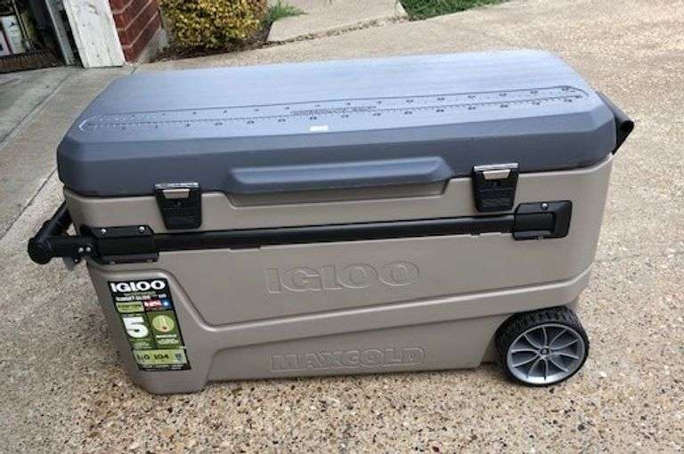Igloo Max Cold Sportsman Cooler - Dallas Online Auction Company