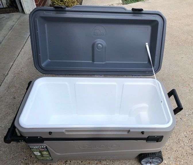 Igloo Max Cold Sportsman Cooler - Dallas Online Auction Company