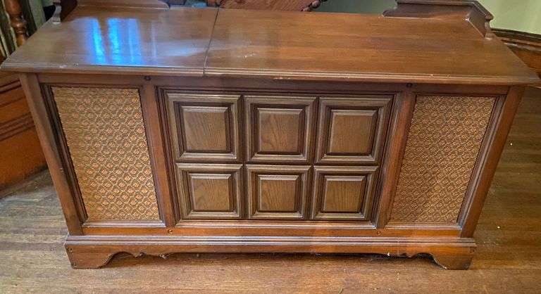 Bradford Solid State Console Record Player - Hoosier Auction Group