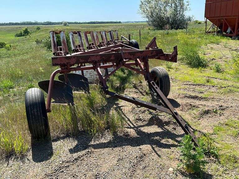 International 770 Auto Trip Plow - Integrity Auctioneers