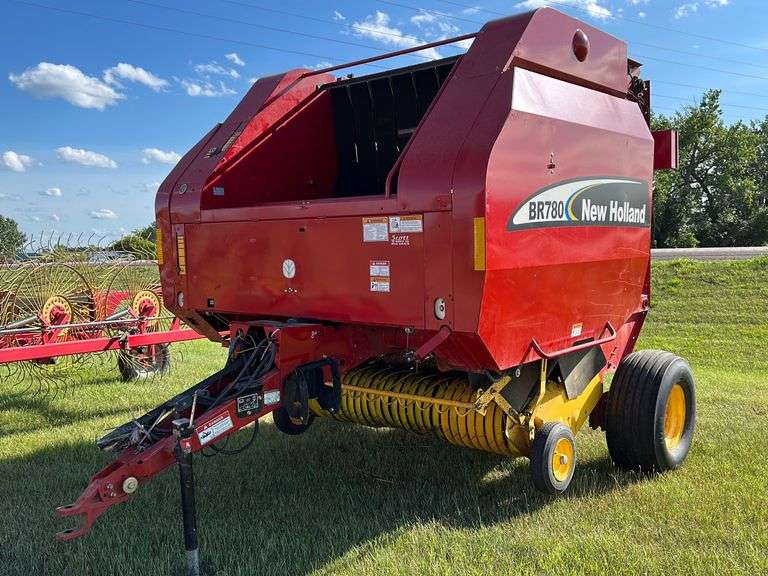 New Holland BR780 Round Baler - Integrity Auctioneers