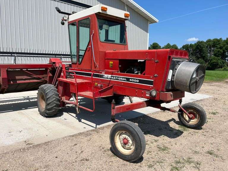 IH 4000 Swather - Integrity Auctioneers