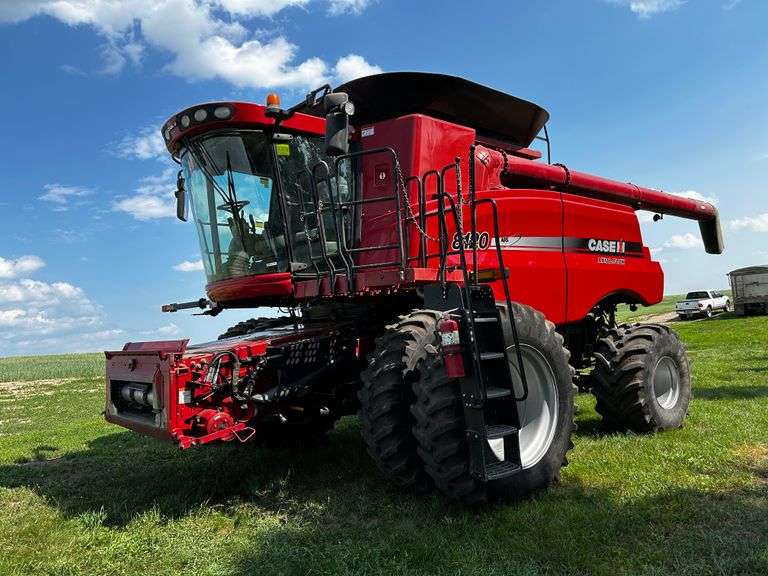 Case-IH 8120 Combine - Integrity Auctioneers