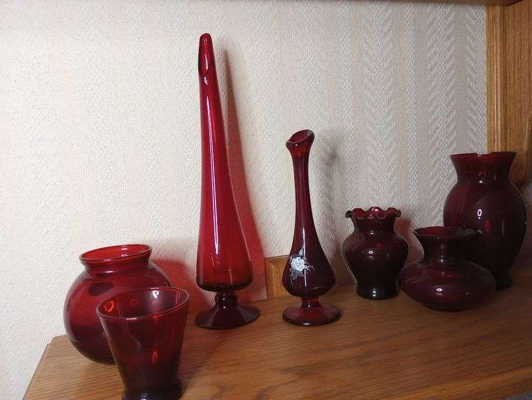25 pieces of red glassware - Integrity Auctioneers
