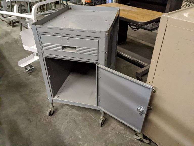 METAL ROLL AROUND CABINET WITH DRAWER (18-IN. X 24-IN. X 30-IN. TALL ...