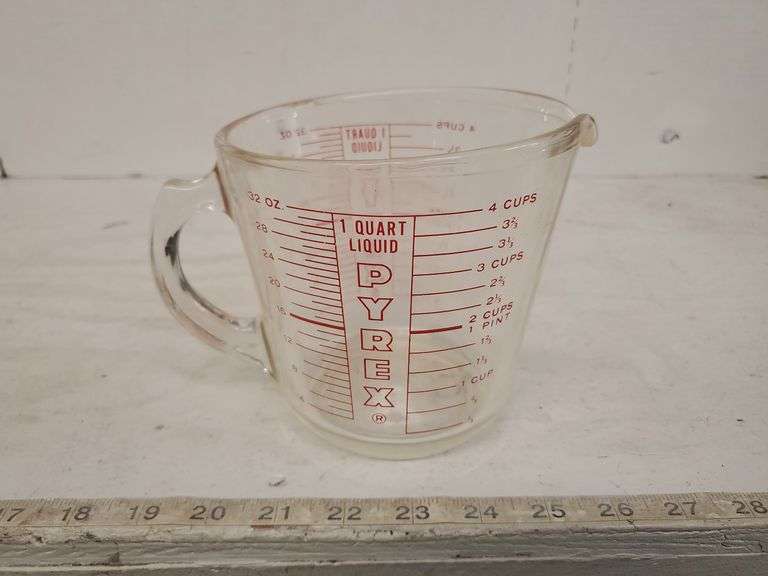 1 QUART PYREX MEASURING CUP - Isabell Auction