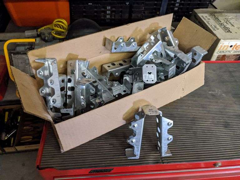 BOX OF 2X6 PURLIN HANGERS - Isabell Auction