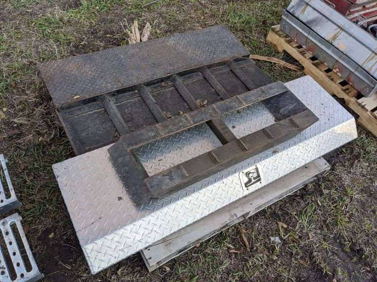 (OUT) ALUM. DIAMOND PLATE SHALLOW BOX & STEEL DIAMOND PLATE RAMPS ...