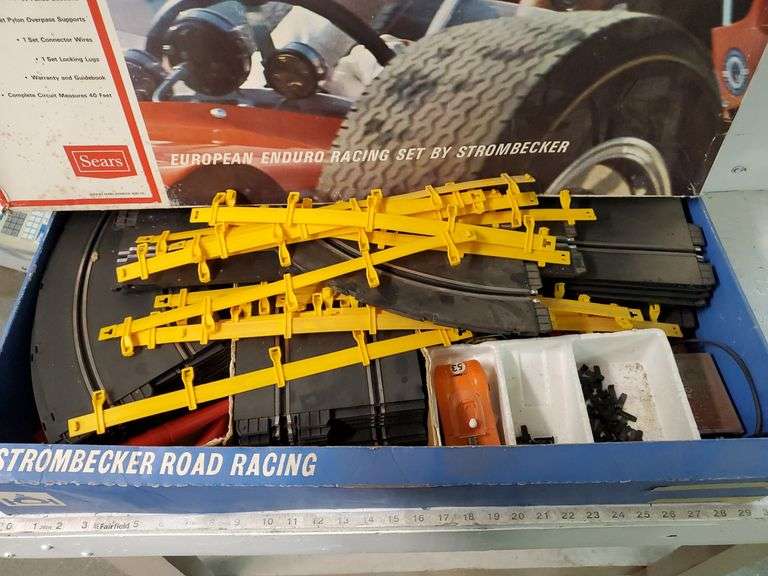 VINTAGE SEARS STROMBECKER SLOT RACE TRACK SET - Isabell Auction