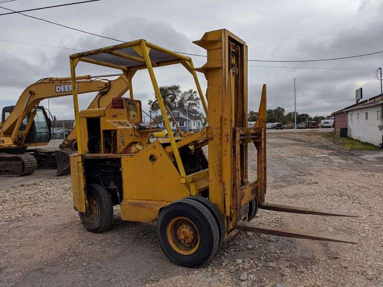 ROSS LIFT TRUCK HEAVY-DUTY FORKLIFT - Isabell Auction