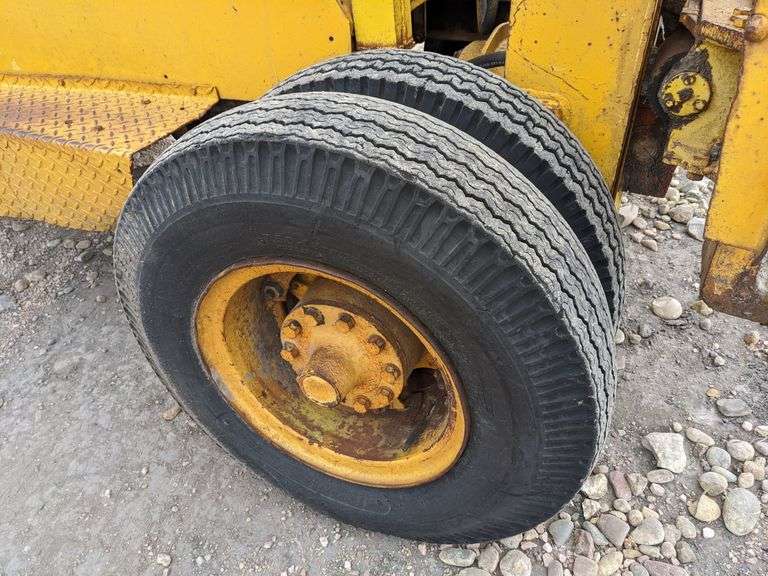 ROSS LIFT TRUCK HEAVY-DUTY FORKLIFT - Isabell Auction