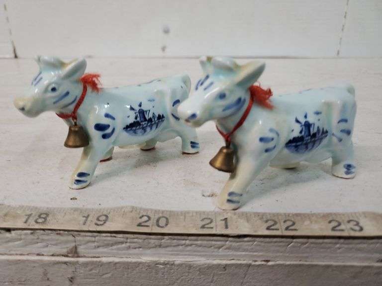 COW SALT & PEPPER SET - Isabell Auction