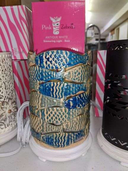 PINK ZEBRA LIGHT BASE WITH SCHOOL OF FISH SHADE - Isabell Auction