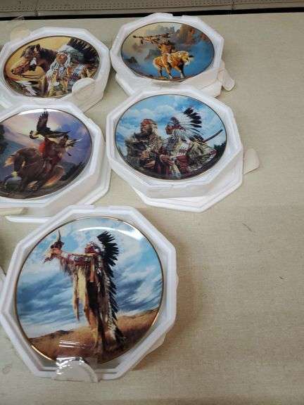 ASSORTED NATIVE AMERICAN COLLECTOR PLATES - Isabell Auction