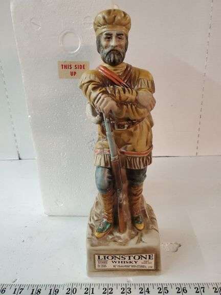 LIONSTONE FRONTIERSMAN DECANTER EMPTY - Isabell Auction