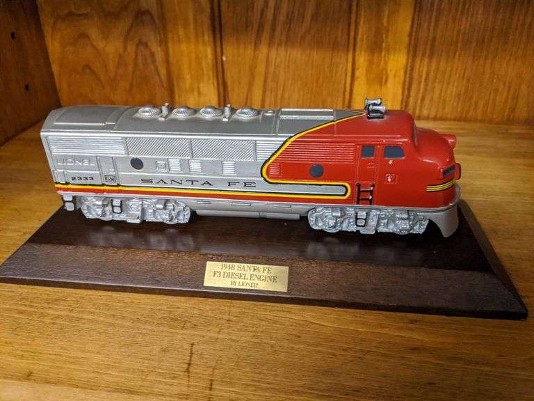 LIONEL SANTA FE F3 DIESEL ENGINE REPLICA (10-IN. LONG) - Isabell Auction
