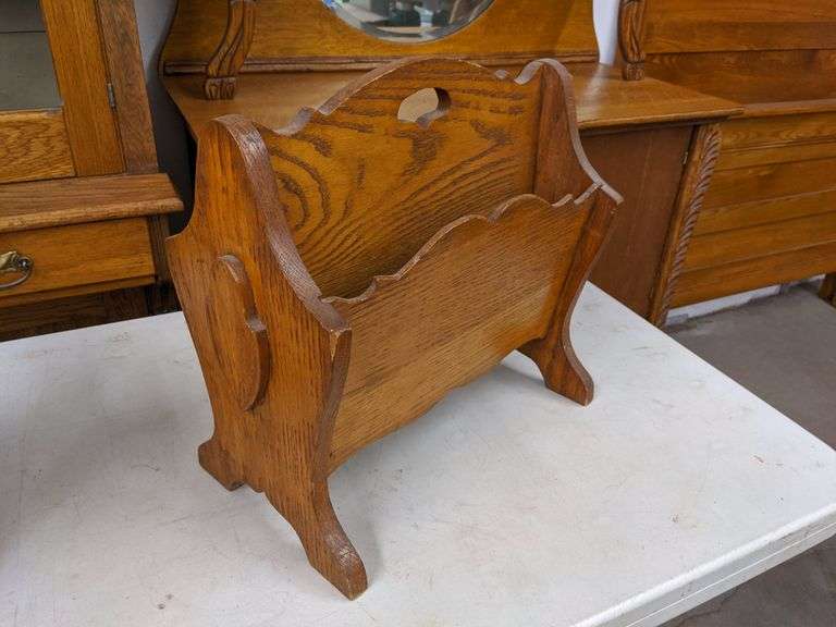 ANTIQUE OAK MAGAZINE RACK - Isabell Auction