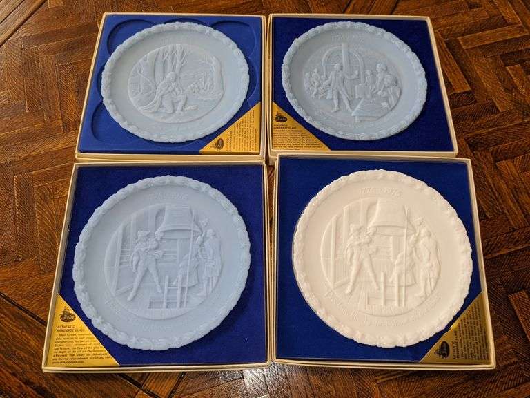 LOT OF (4) FENTON COLLECTOR PLATES - Isabell Auction
