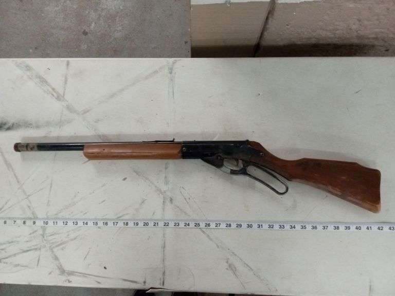 DAISY MODEL 98 BB GUN - Isabell Auction