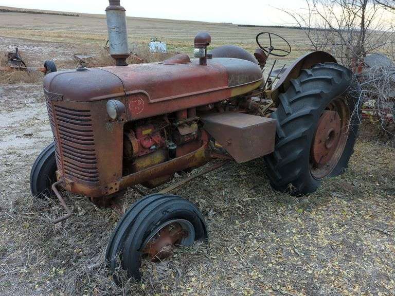 INTERNATIONAL HARVESTER (MCCORMICK-DEERING) WD9 TRACTOR WITH (2) SETS ...