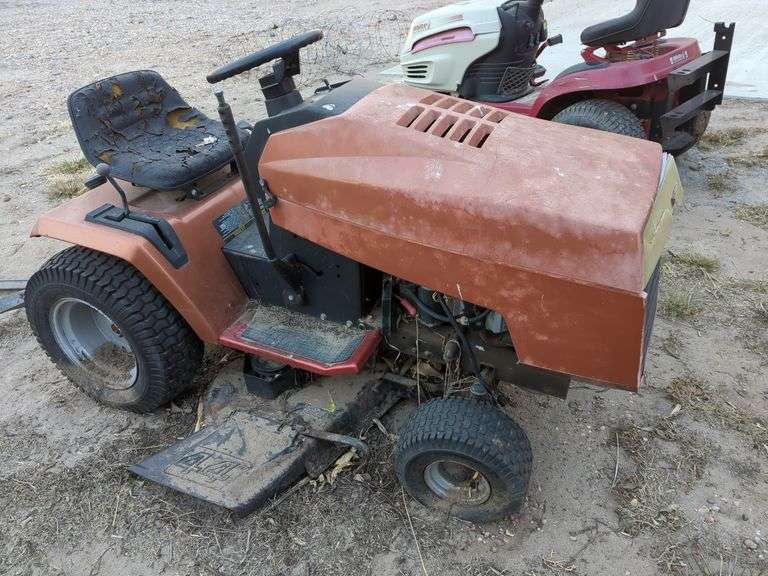 YARD PRO RIDING LAWN TRACTOR WITH MOWER DECK (INOPERABLE...PARTS ...