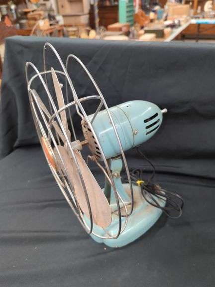 VINTAGE ZERO 13" METAL DESK/WALL FAN (UNTESTED) - Isabell Auction
