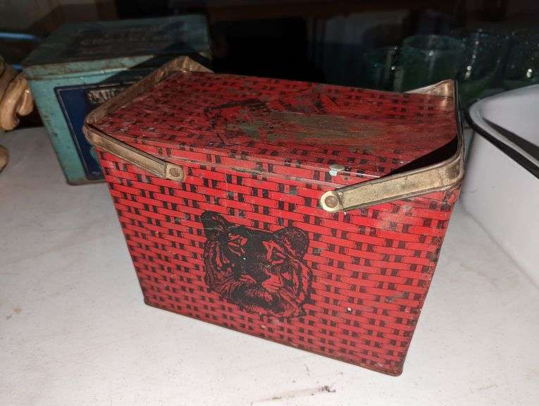 VINTAGE TIGER TOBACCO TIN - Isabell Auction