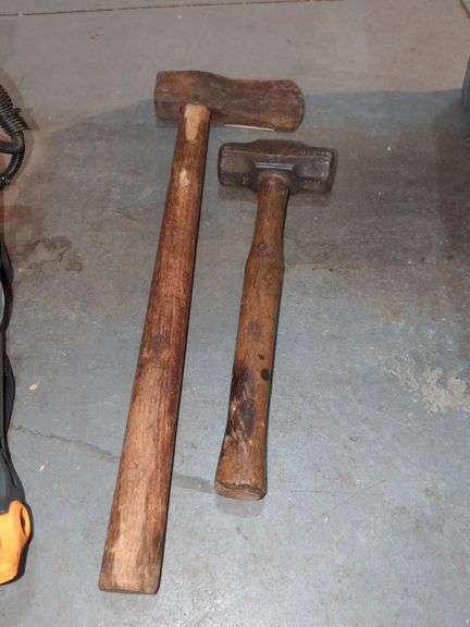 WOOD HANDLED SHORT AXE & SHOP HAMMER - Isabell Auction