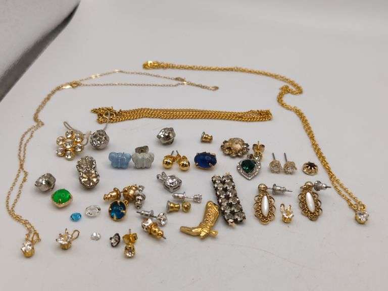 LOT OF ASST'D EARRINGS SETS & SM. JEWELRY ITEMS - Isabell Auction