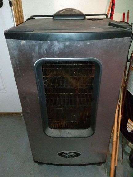 MASTERBUILT PRO ELECTRIC SMOKER - Isabell Auction