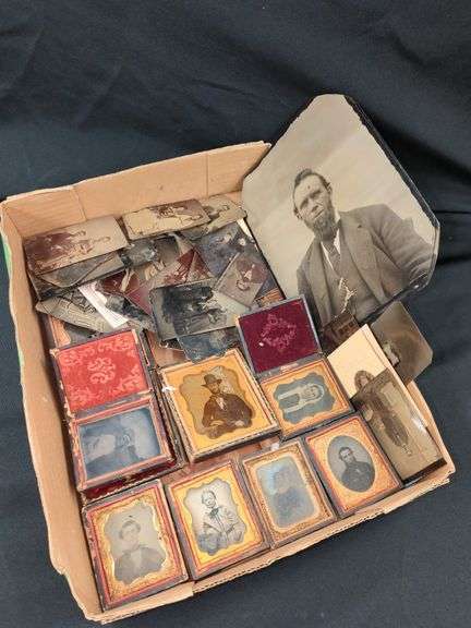 ASST'D ANTIQUE TIN TYPES & PHOTOGRAPHS - Isabell Auction