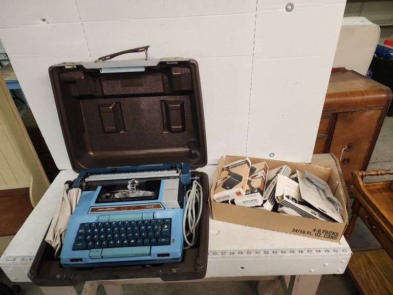 SMITH-CORONA ELECTRIC TYPEWRITER & RIBBON CARTRIDGES - Isabell Auction
