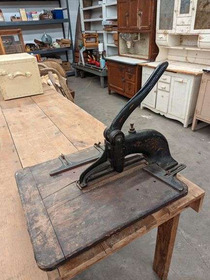 ANTIQUE PERFORATOR PRESS - Isabell Auction