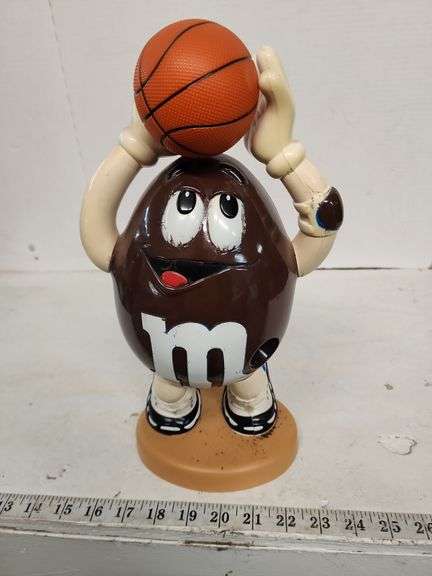 M&M BASKETBALL PLAYER CANDY DISPENSER - Isabell Auction