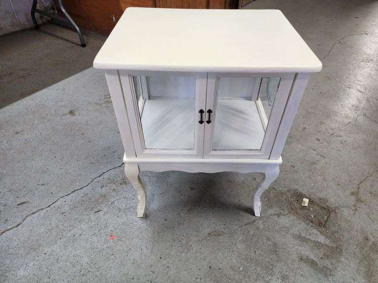 24 IN. TALL DISPLAY TABLE WITH ETCHED GLASS SIDES - Isabell Auction