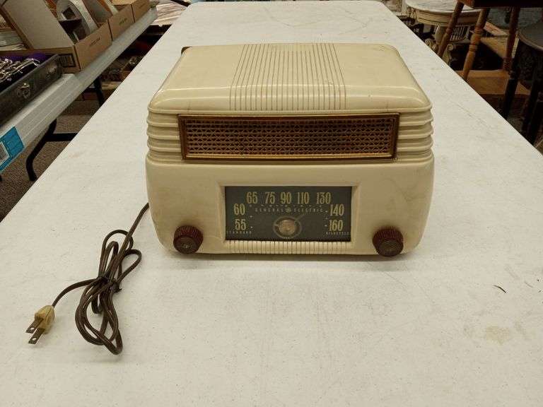 VINTAGE GENERAL ELECTRIC RADIO - Isabell Auction