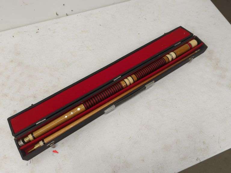 POOL CUE WITH CASE - Isabell Auction