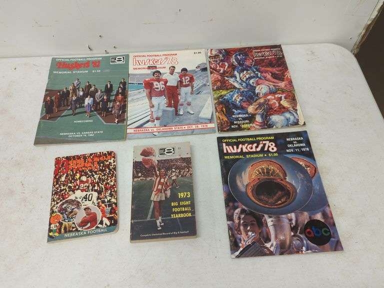 ASST'D NEBRASKA FOOTBALL PROGRAMS & BOOKS - Isabell Auction