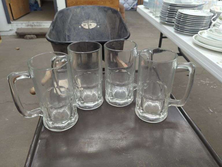 SET OF (4) LG. GLASS MUGS - Isabell Auction