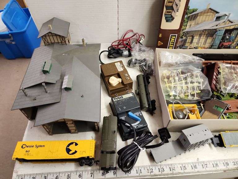 Ho Scale Engine House Building Etc Isabell Auction